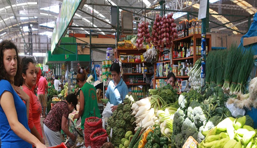 Inflación mensual cae por primera vez en el año por precios de ...